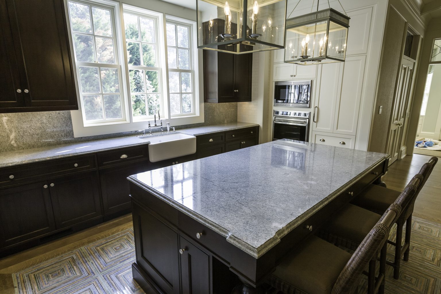How to Polish Granite Countertops Like the Pros (+5 Tips)